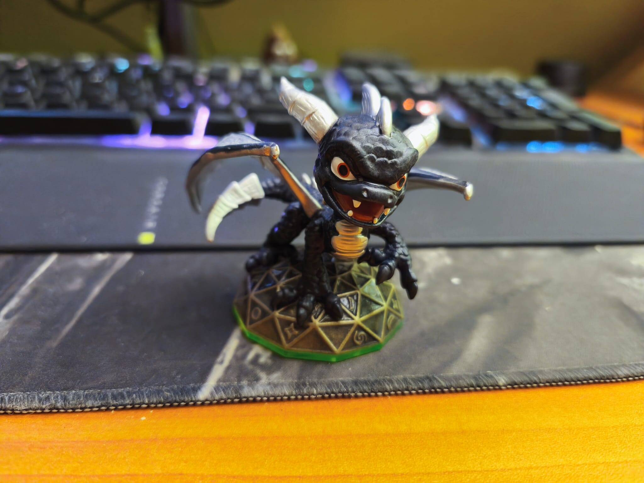 Skylanders dark spyro figure store